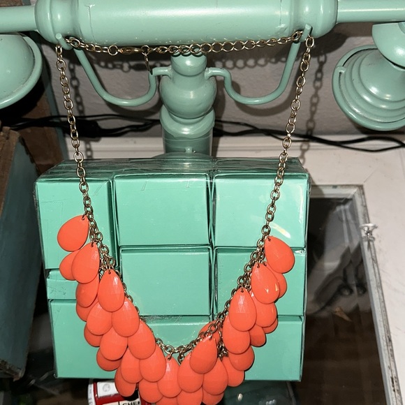 YOUSI | Jewelry | Yousi 2 Salmon Colored Tear Drop Style Bib Necklace ...